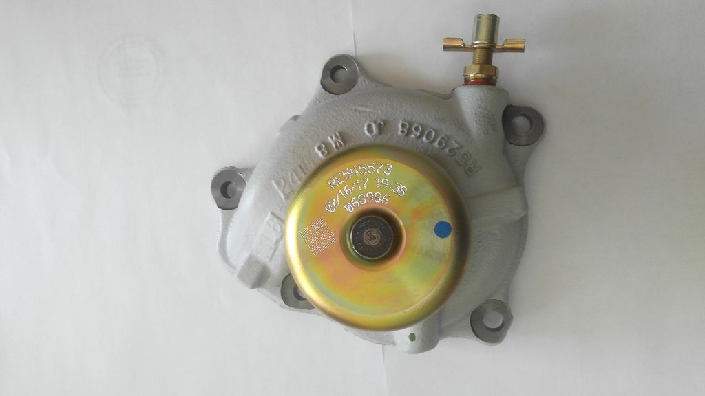 Водяной насос RE545573 двигателя John Deere